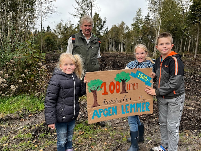 Nieuwe bomen in het Kuinderbos door bijdrage van Apostolisch ...