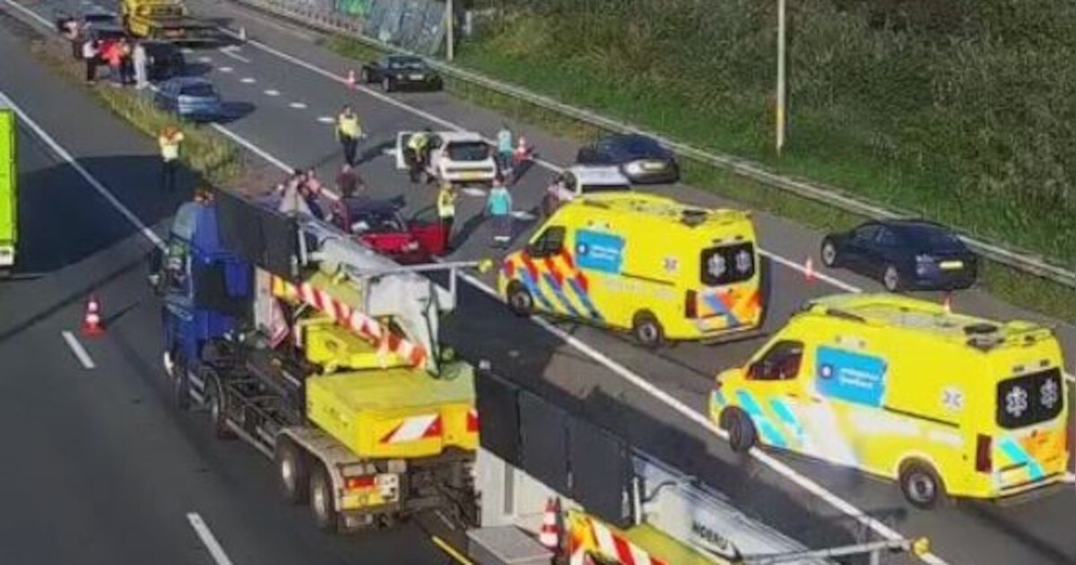 Ongeluk met meerdere voertuigen op A28 bij Zwolle-Zuid | 112 nieuws Zwolle | destentor.nl