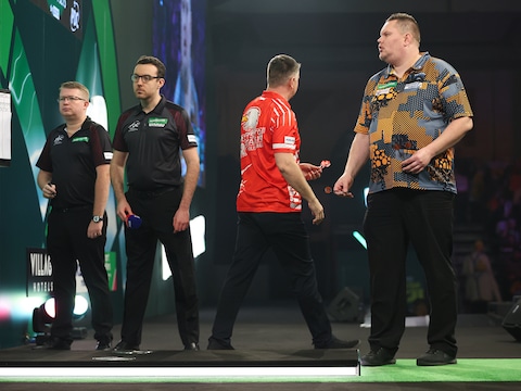 LIVE WK darts | Wesley Plaisier verliest thriller, Niels Zonneveld wil ...