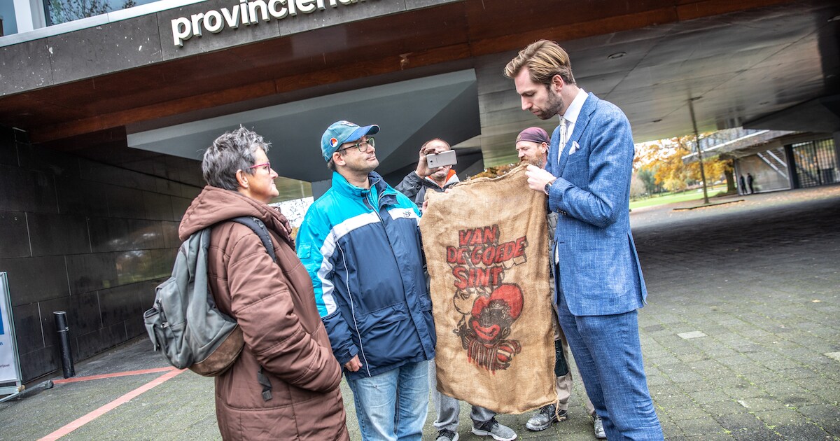Protest tegen nieuwe Deventer pieten flopt: zes man bij provinciehuis ...