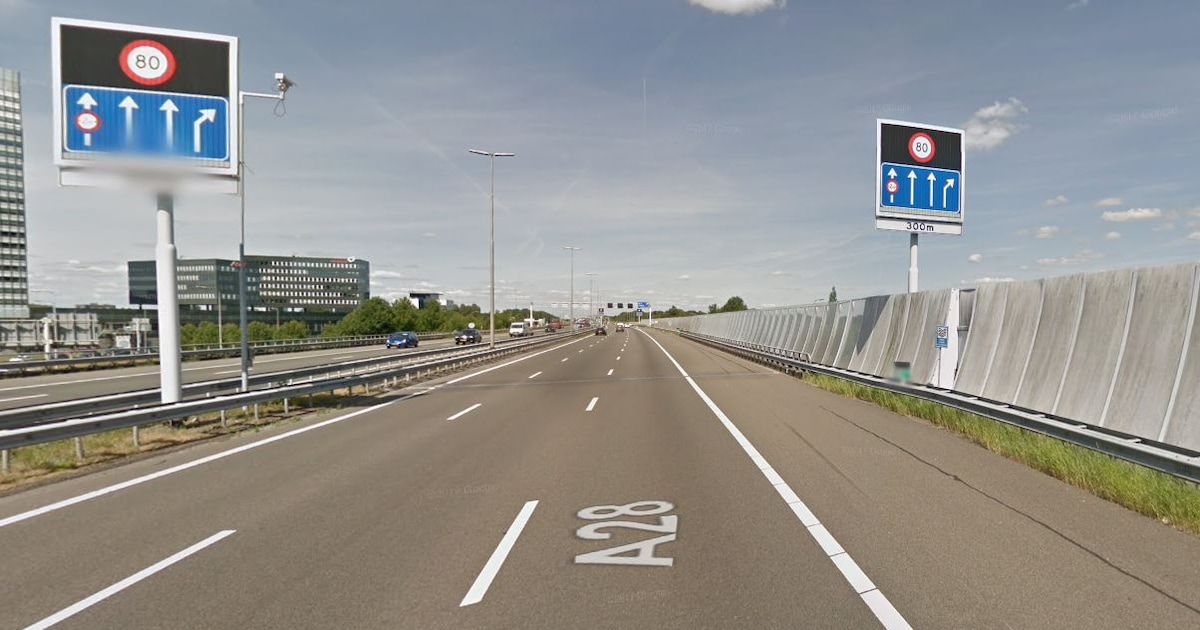 Bord langs snelweg A28 bij Zwolle geeft te hoge snelheid aan, reparatie ...