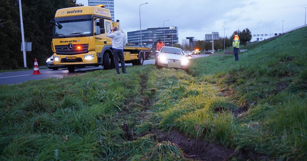 Auto vliegt uit de bocht op A28 in Zwolle | 112 nieuws Zwolle | De ...