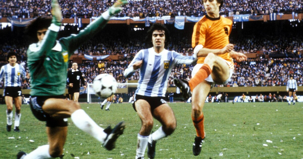 Rob Rensenbrink: Die paal. Altijd weer die paal. Tot aan mijn dood ...