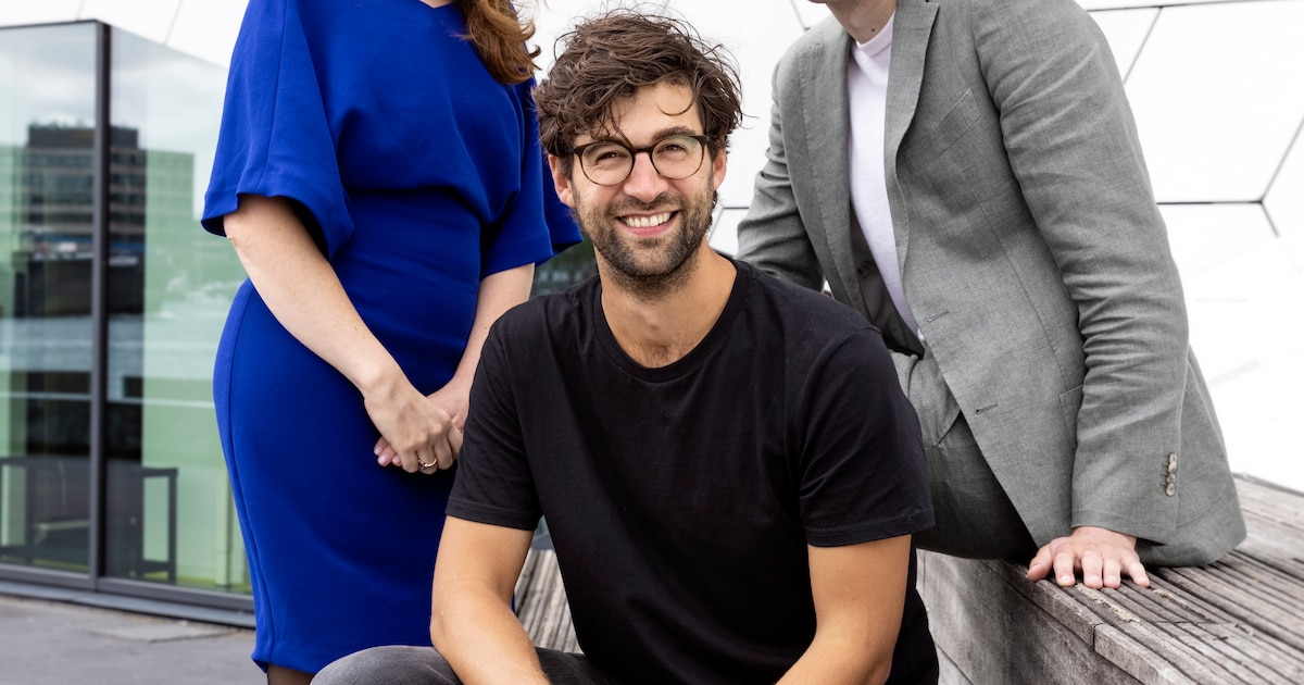 Koen (23) uit Kampen staat binnenkort in het theater voor zijn tweede boek | Kampen | De Stentor.nl