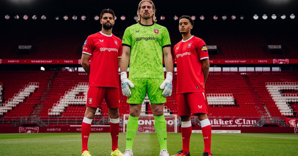 FC Twente presenteert nieuw thuistenue: rood met subtiele verticale ...