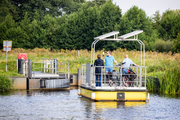 Na weken doet pontje over de Vecht het weer, maar irritatie blijft ...