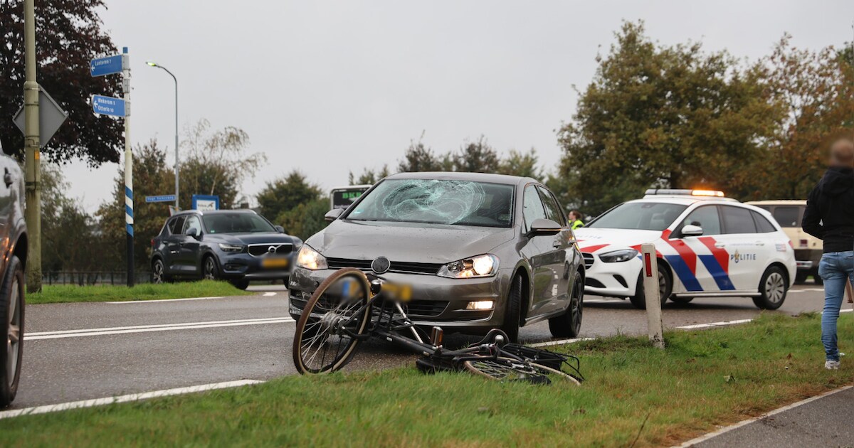Meisje op fiets gewond geraakt na botsing met auto op Valkseweg in ...