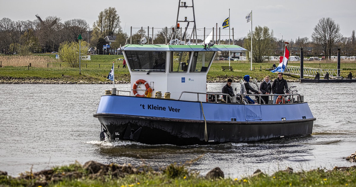 Even niet de IJssel over tussen Hattem en Zwolle: pontje ’t Kleine Veer ...