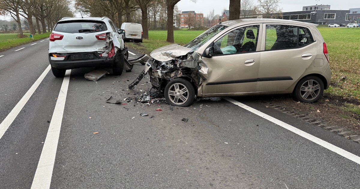 Meerdere personen nagekeken na botsing op de Heinoseweg in Raalte ...
