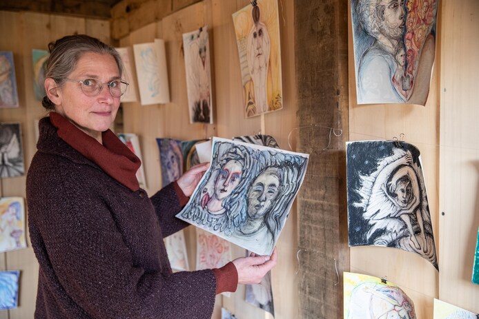 Carla (57) verwerkt verdriet om Bernard met potlood en papier: ‘We ...