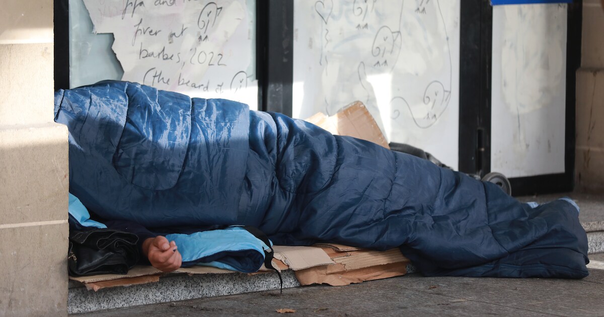 Dakloze arbeidsmigranten op Urk moeten voor opvang naar Almere. Kan dat ...