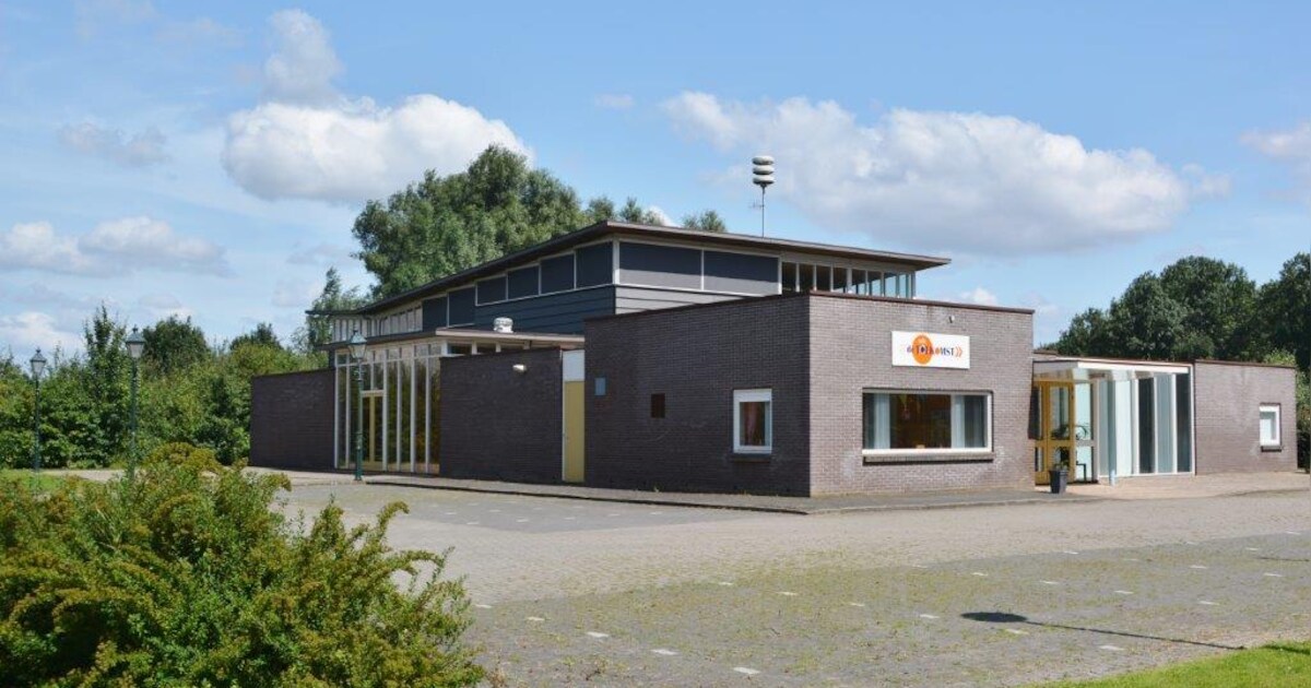 Inbrekers eten snoepgoed en rangschikken trompetten in dorpshuis: ‘Er ...