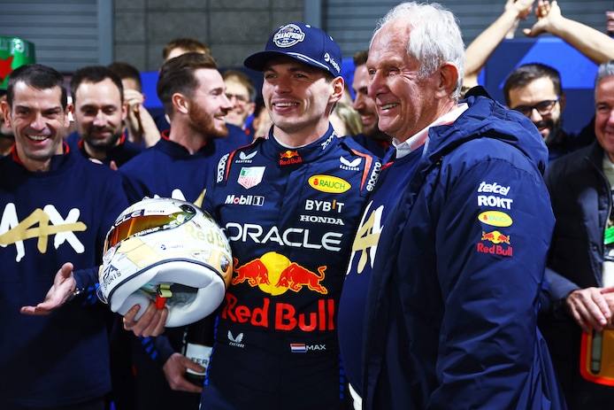 Red Bull-topman Helmut Marko maakt einde aan alle speculaties: ‘Max Verstappen rijdt ook in 2026 ...