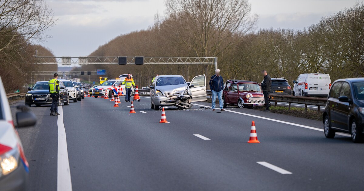 A12 weer vrij na ongeluk met meerdere voertuigen | Arnhem | destentor.nl