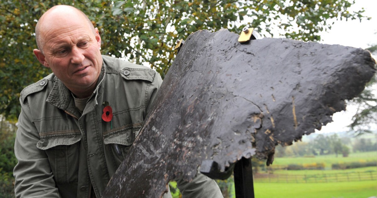 Arrestaties om bronzen bil van 'Saddam Hoessein' | Show | destentor.nl