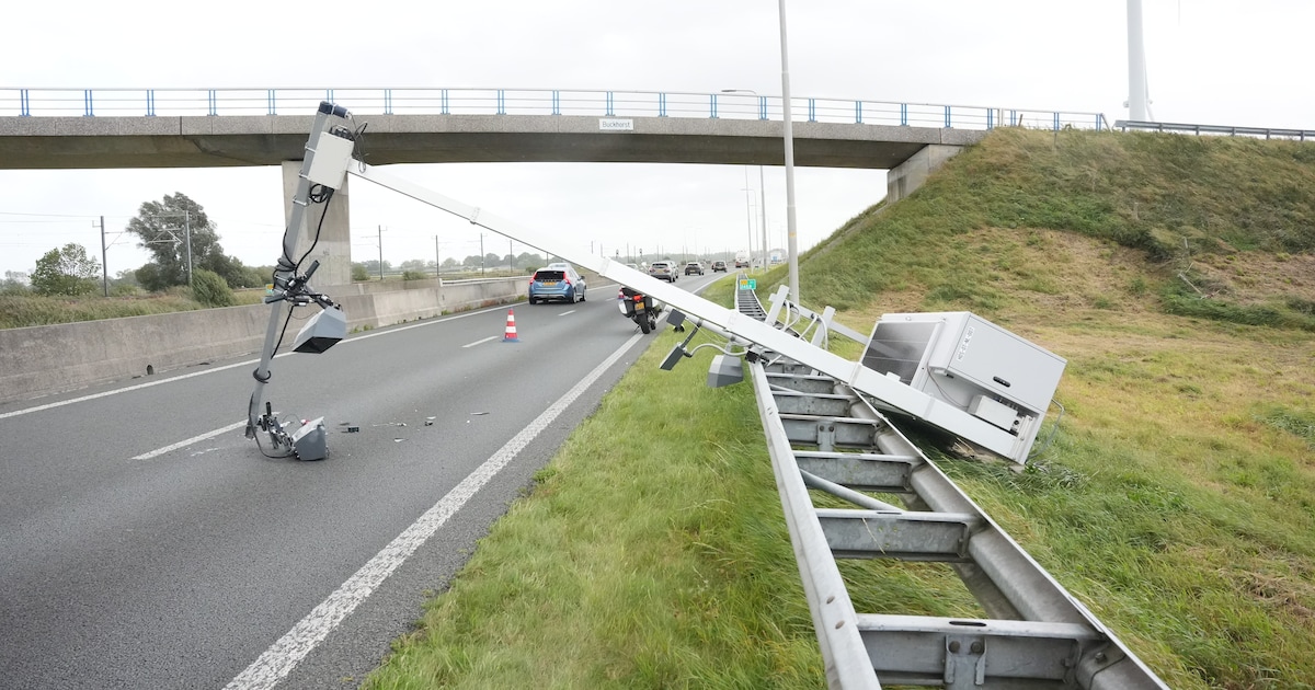 OM schakelt flitsers uit die je kunnen betrappen op gebruik van mobiel ...