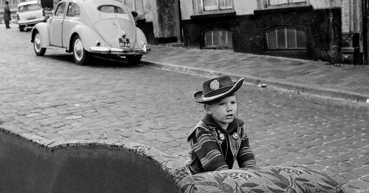 Jonge cowboy Ron in tranen als hij zichzelf 60 jaar later terugziet ...