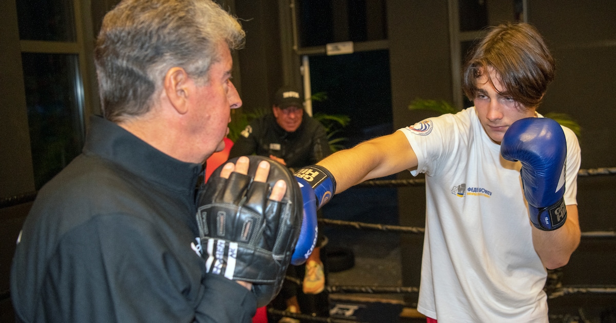 Terwijl zijn vader tegen de Russen vecht, bouwt Bogdan (15) in ...