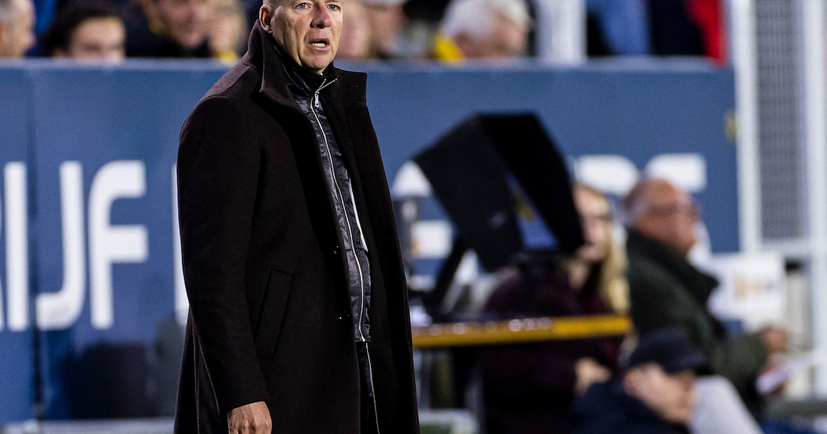 De blessures stapelen zich op bij PEC Zwolle: roept de trainer al om ...