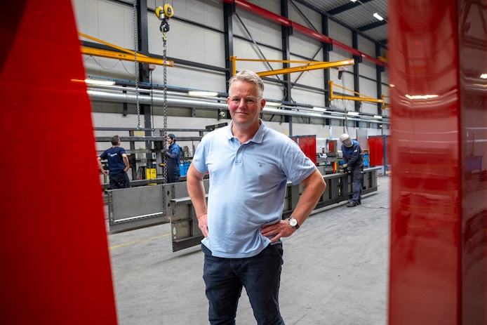 Honderdjarige dorpssmid uit Hattem: Metershoge ‘cakeblikken’ voor ...