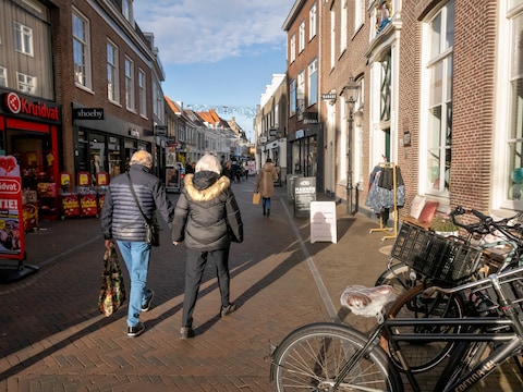 Lef & Co is nieuw restaurant gebouwd rond oude stadsmuur van Harderwijk ...