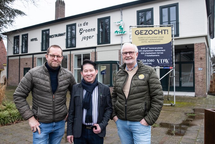 In dit dorp dachten ze: die huizen regelen we zelf wel. En nu loopt het ...