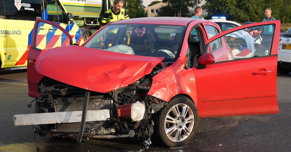 Twee gewonden bij frontale botsing op kruising in Meppel | 112 nieuws Meppel | De Stentor.nl