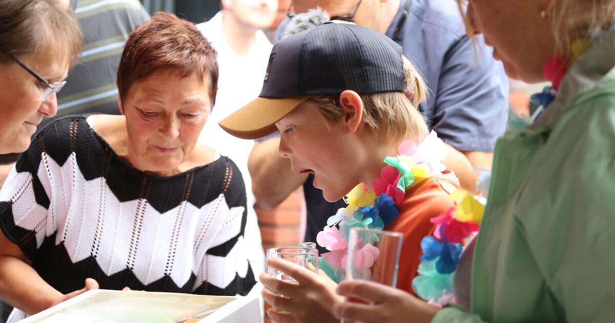 Daan (10) uit Harderwijk wandelde van west- naar oost-Nederland en ...