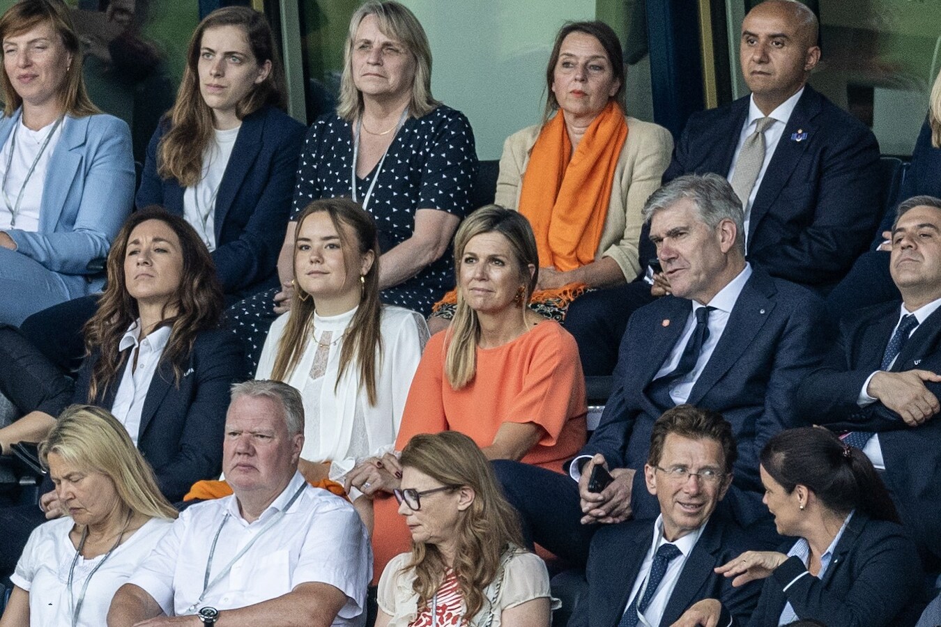 Koningin Máxima en prinses Ariane moedigen Oranje Leeuwinnen aan in ...