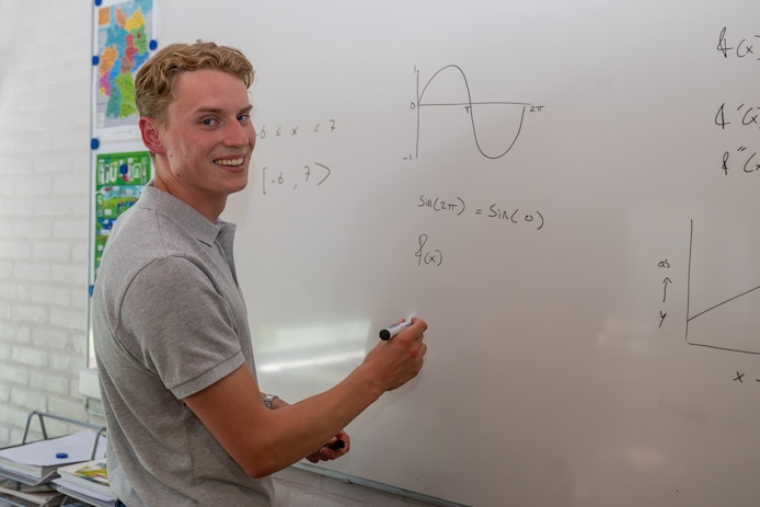 Student Ralph (20) financiert topsport met wiskundelessen: ‘Per wedstrijd zijn we 2000 euro ...