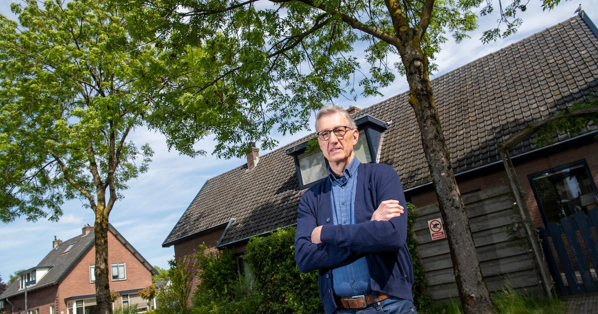 Jan wil zonnepanelen, maar deze bomen voor zijn huis mogen niet weg ...