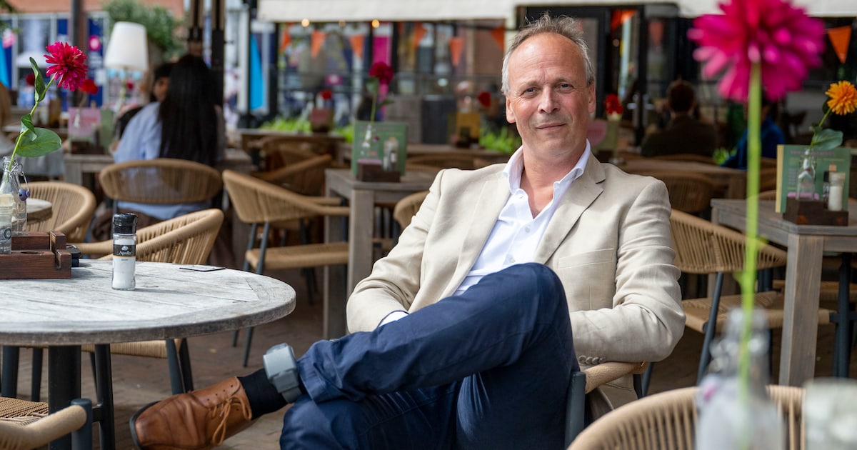 Geheel vrijwillig draagt Bart (49) een enkelband: ‘Vooral de betekenis ...