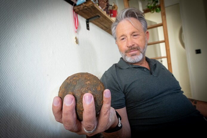 Gerald (55) trok een opvallend object uit zijn achtertuin: nu weten we ...