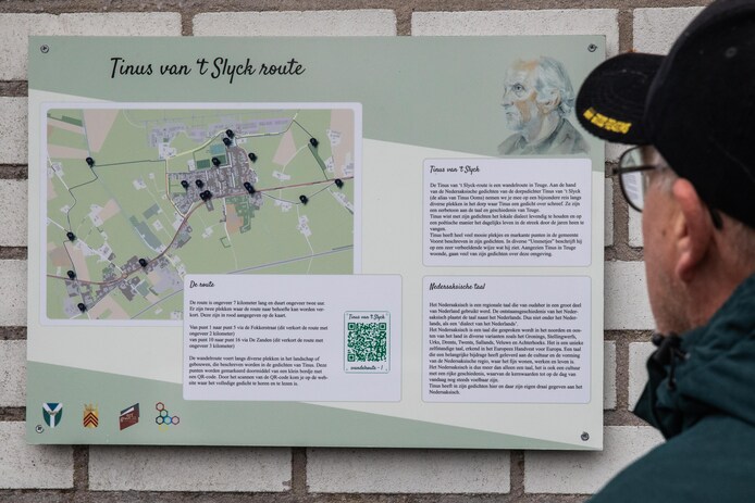 Dorpsdichter Tinus krijgt in Teuge een Nedersaksisch eerbetoon: ‘Het ...