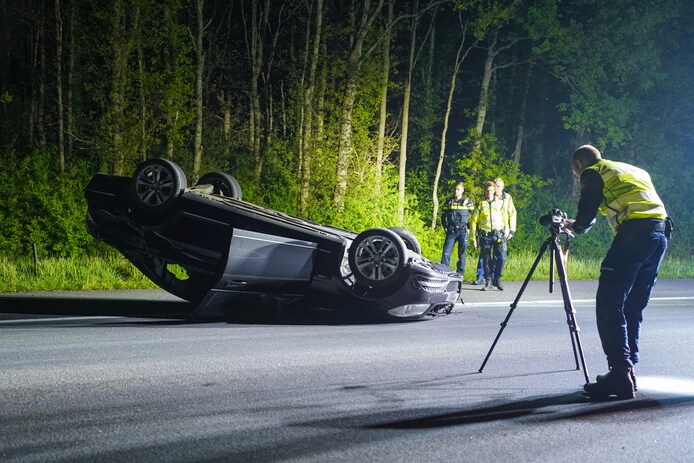 Gewonde en grote ravage na ernstig ongeluk bij De Wijk: A28 uren ...