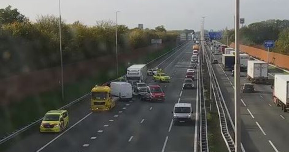 Lange file na ongeluk op A28 bij Zwolle opgelost | Zwolle | De Stentor.nl