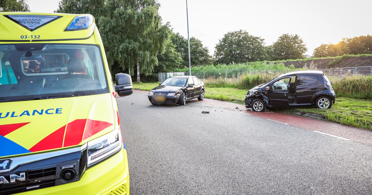 Automobilist slaat op de vlucht na frontale botsing in Emmen | Hardenberg | destentor.nl