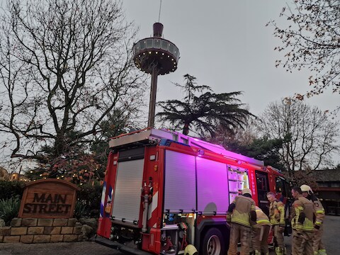Defecte uitkijktoren bij Slagharen: bezoekers gaan met hoogwerker naar ...
