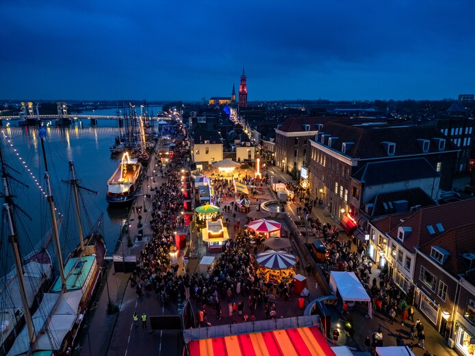 Kerst in Oud Kampen verlegt route en duikt in de sfeer van een Londens ...
