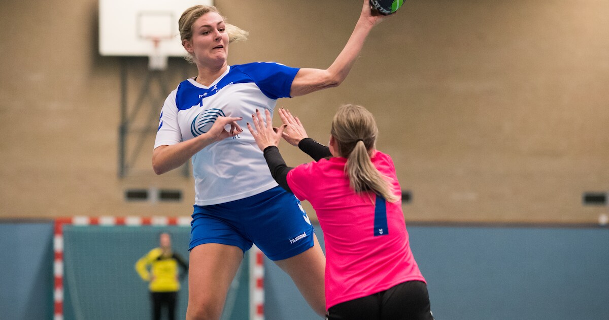 Met Amber Zandbelt er weer bij loopt het bij de handbalsters van ...