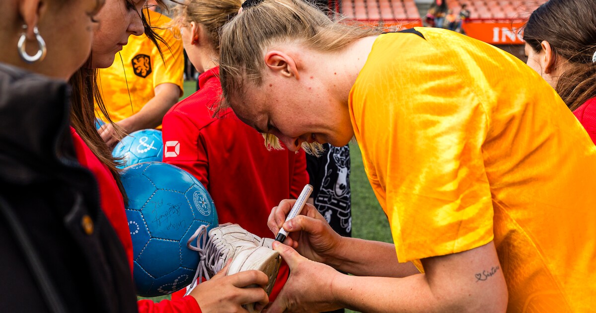 Genieten met Stefanie van der Gragt tijdens ‘strijd om de blauwe bal ...