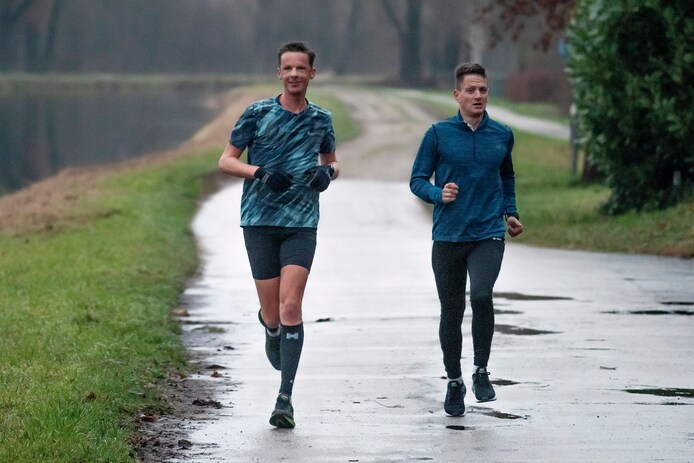 ‘Monstermarathon’-man Remco (44) uit Raalte flikt het en komt na 500 ...