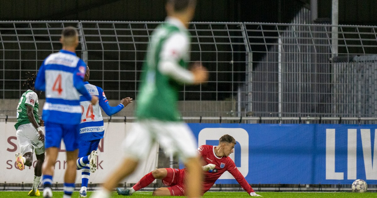 PEC Zwolle gaat hard onderuit in Dordrecht en loopt periodetitel mis ...