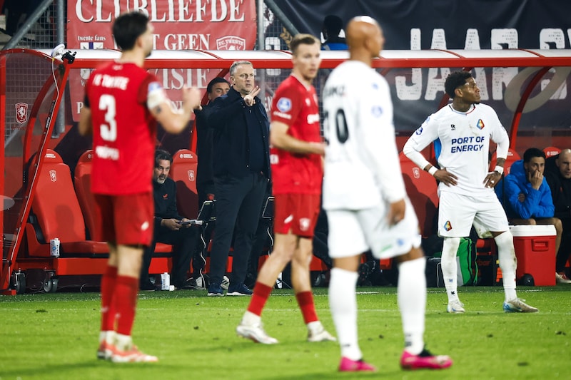 TERUGLEZEN | FC Twente-trainer Van den Brom: ‘Een heel teleurstellende ...