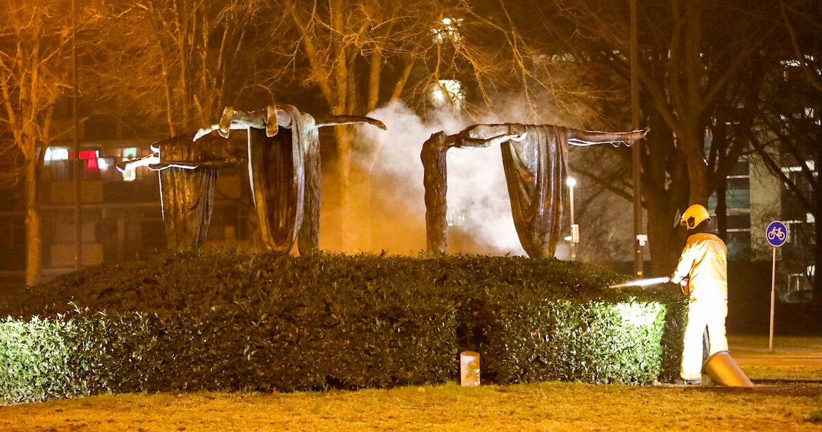 Politie bekogeld met flessen en zwaar vuurwerk bij protest tegen ...