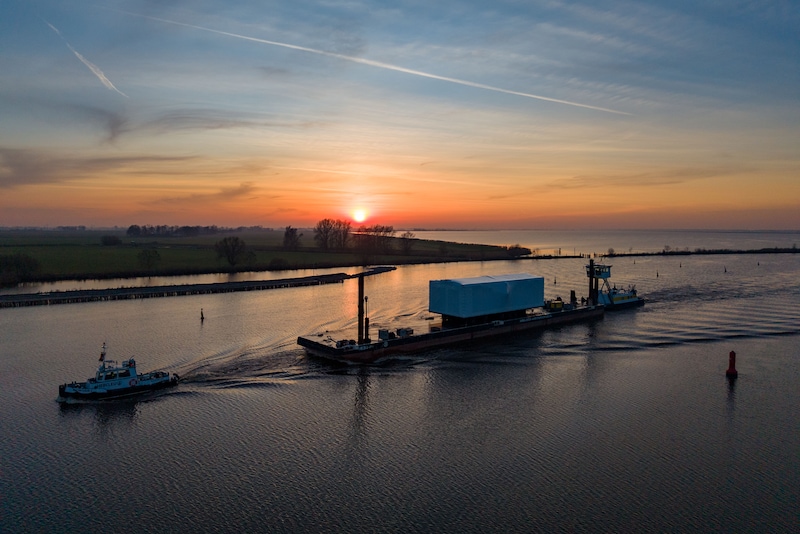 LIVE | Na een tocht van ruim vijf uur is de IJsselkogge in Zwartsluis ...