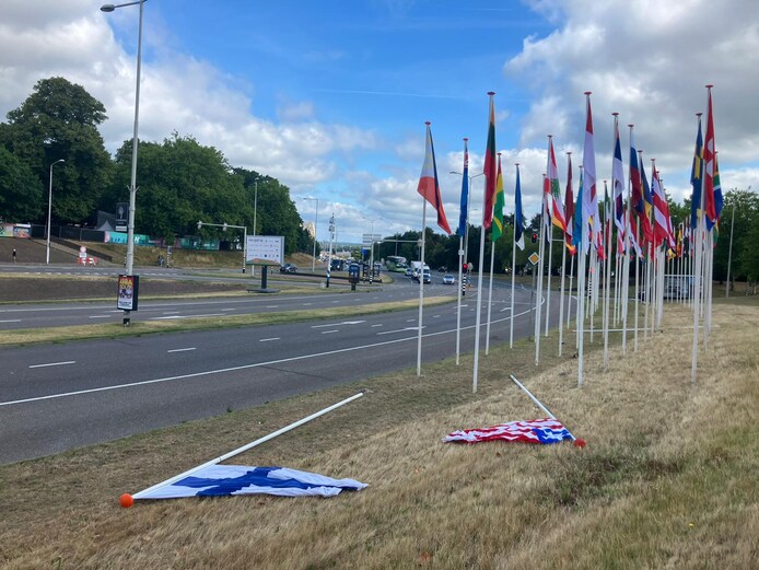 Vlaggen van Israël en Amerika neergehaald langs Vierdaagse-route in ...