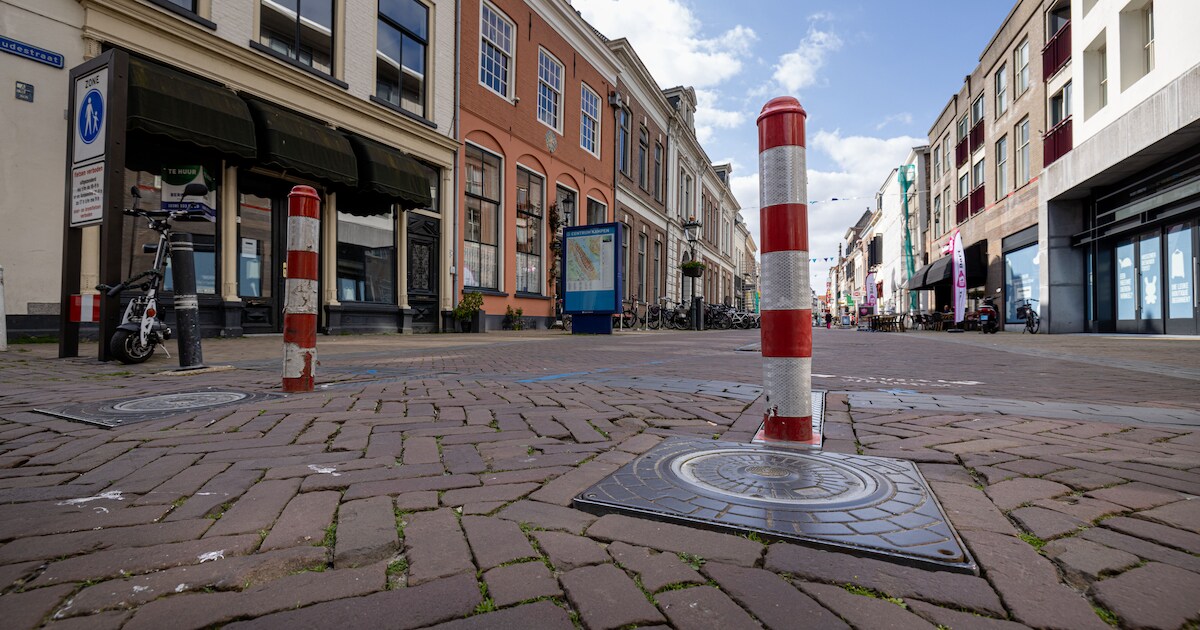 De pollers in het centrum van Kampen keren voorlopig niet terug ...