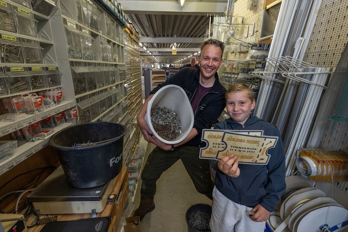 ‘Kijk in opa’s schuur voor spijkers en kom ze brengen’: Dalfsen helpt Timmerweek vooruit ...