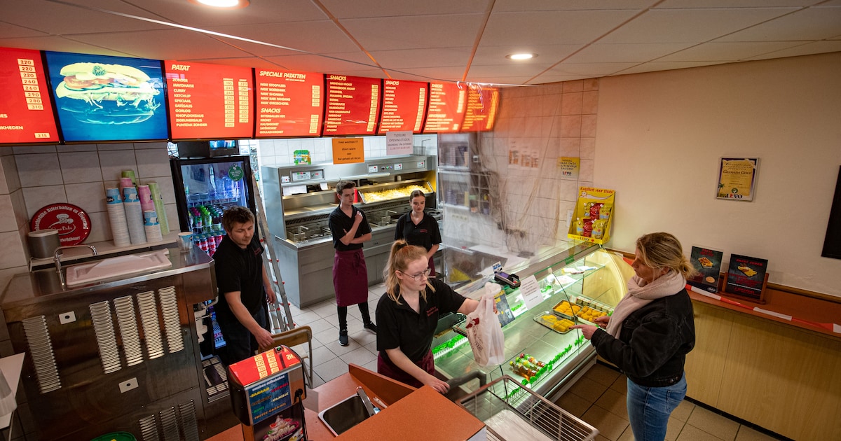 Zussen Nina en Hanna houden samen met broertje Bas snackbar Barneveld ...